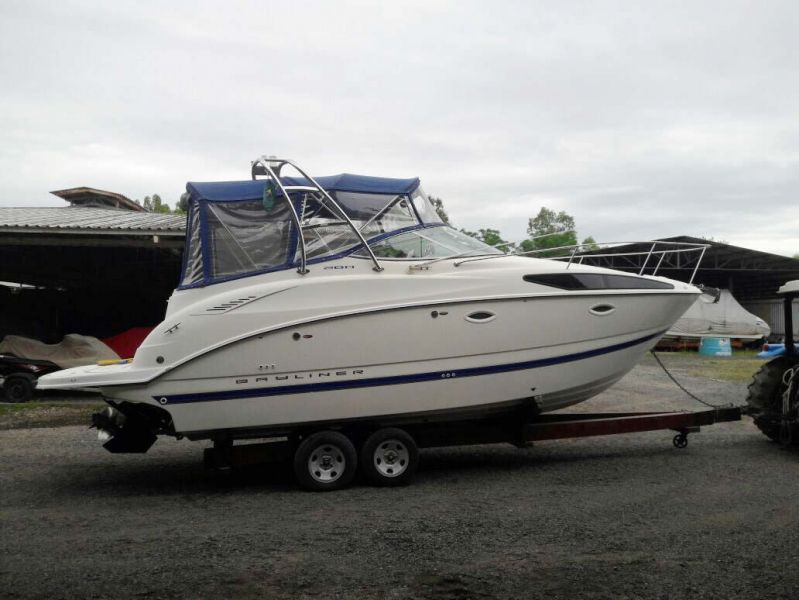 Lancha Bayliner 280 | Marina das Flores